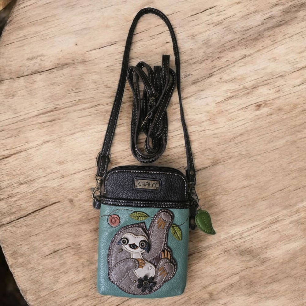 Chala Sloth Crossbody Bag In Black And Green - Gem